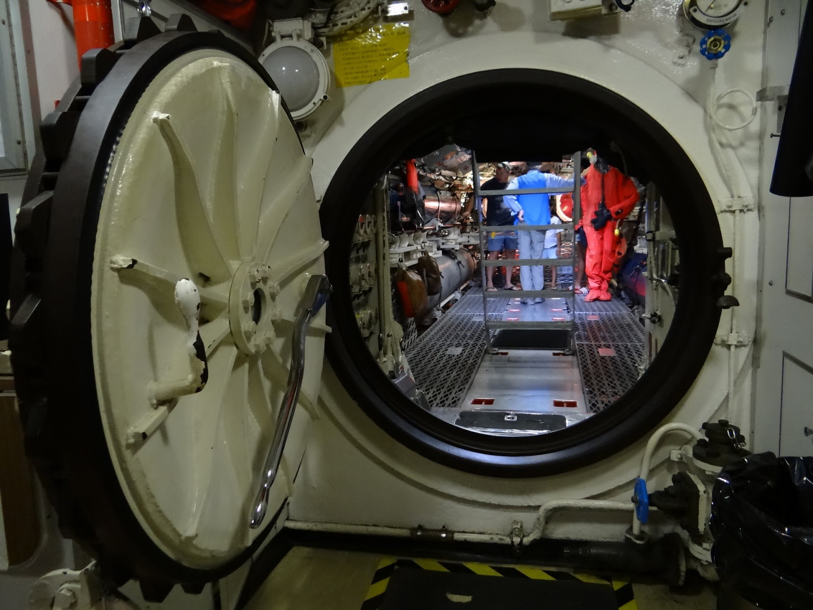 Air Queensland.blogspot: Onboard tour - Oberon class submarine HMAS ...
