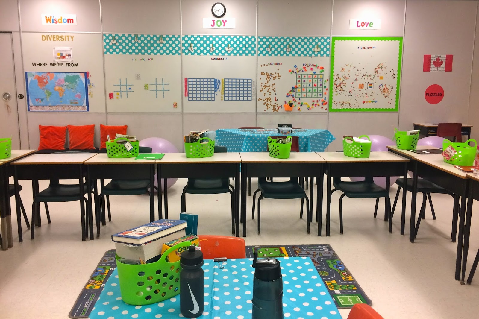 The Urban Teacher: Classroom Reveal: Photos of my grade 4 classroom ...