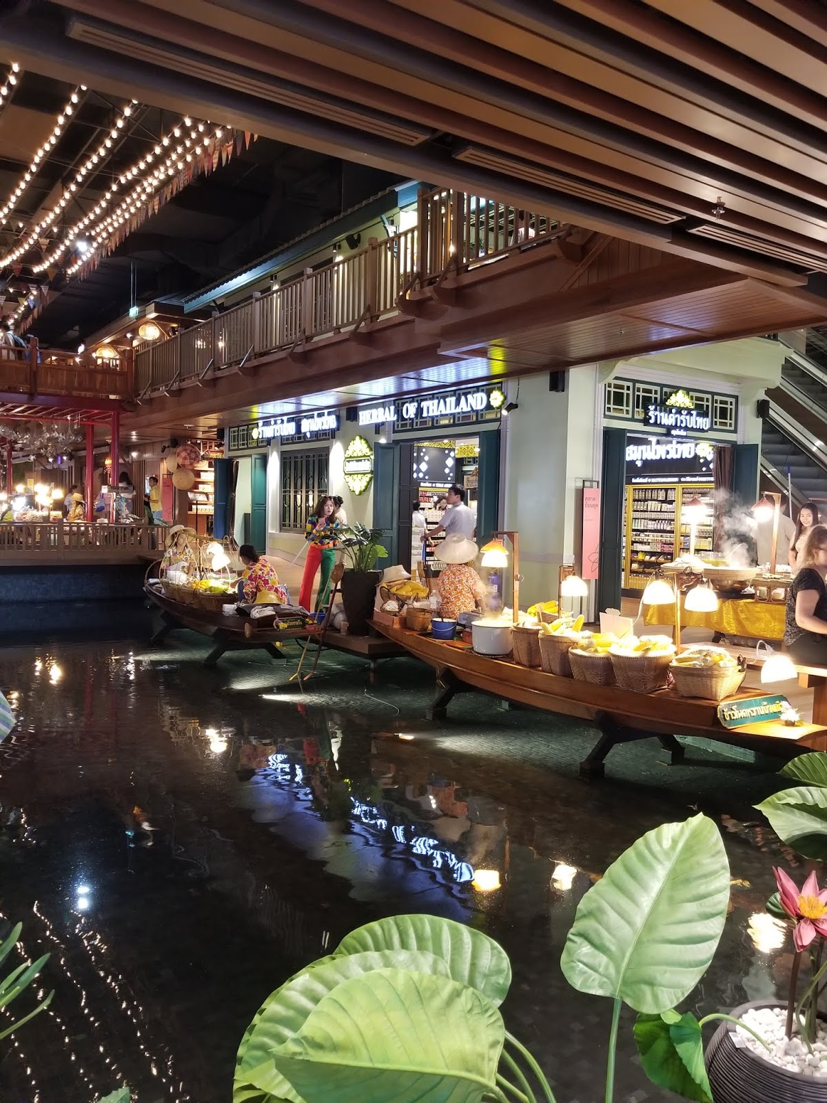 Day 4: Iconsiam - Bangkok, Thailand - chichicho~