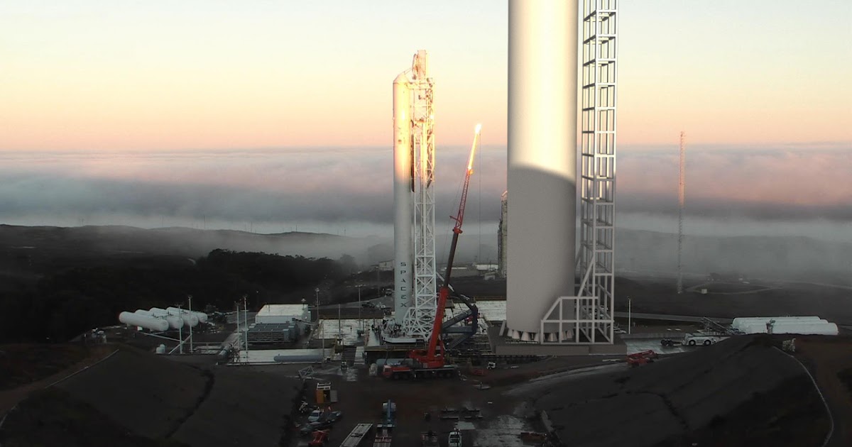 Render of Mars Colonial Transporter next to Falcon 9 by Zach Lynn ...