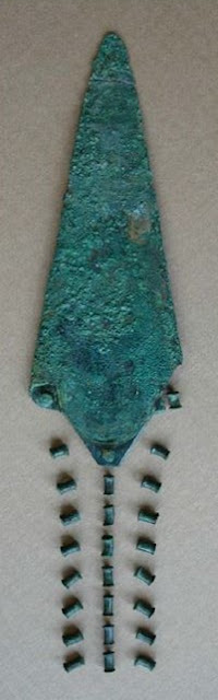 bensozia: Racton Man's Fatal Dagger Dueling