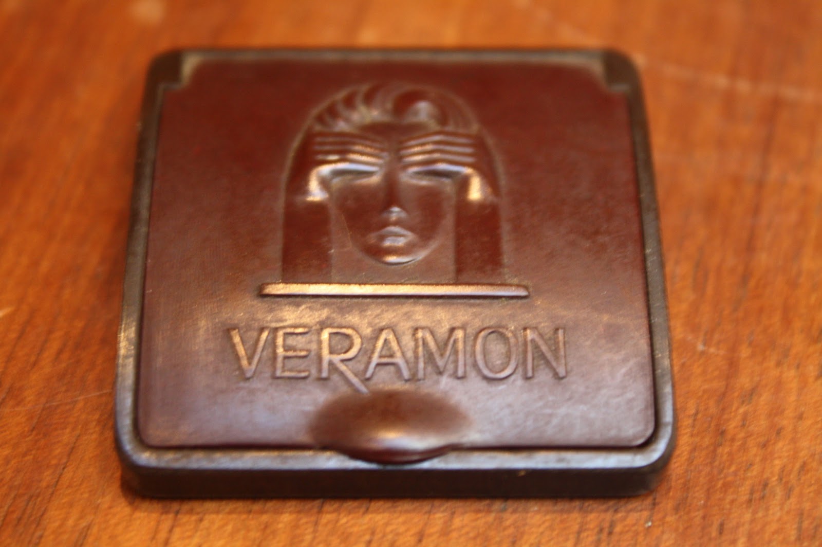 O SÓTÃO DA TIA BECAS: CAIXA PLÁSTICO MEDICAMENTOS VERAMON