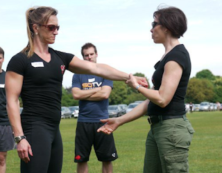 begin to dig: Claire Booth: Sane And Healthy Bodybuilding (and Strength)