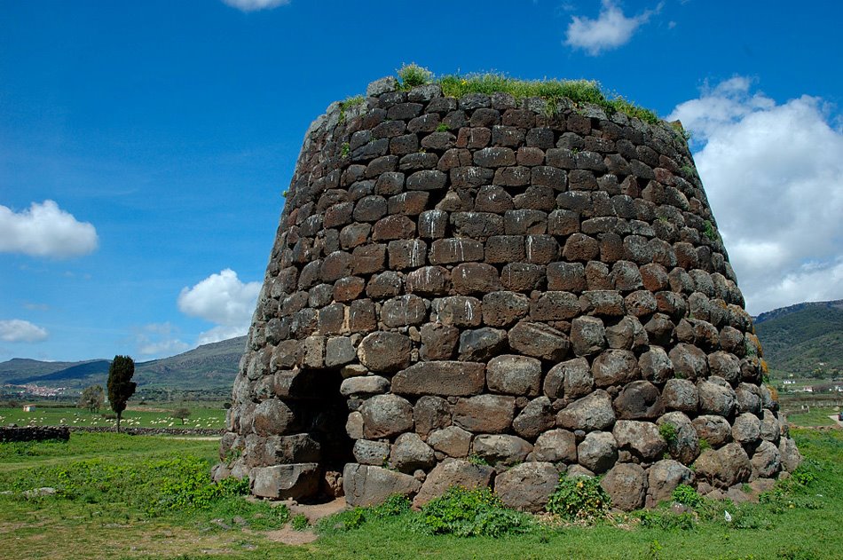 La Ciencia Baila con Dios.: El Nuraghe Atlante es un símbolo de Cerdeña