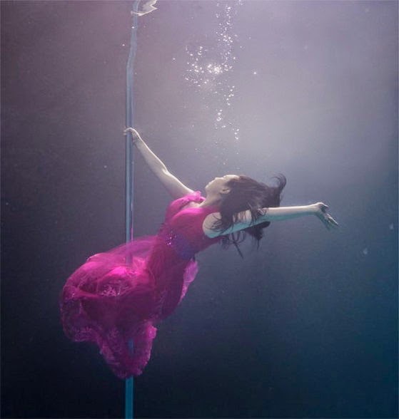 Amazing Things iweb: Amazing Underwater Pole Dancing Steps