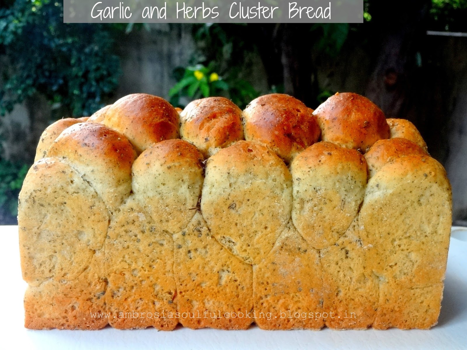 Garlic and Herb Pull Apart Cluster Bread | Garlic and Herb Pull Apart ...