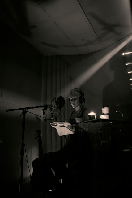 G C W: Pink Singer Wallpapers.