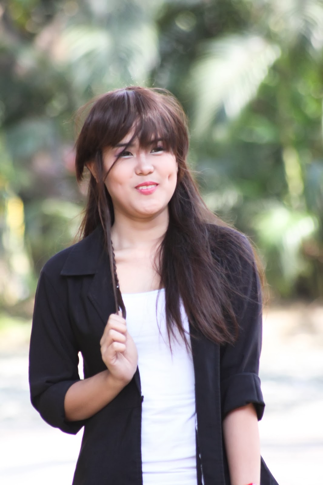 Feature Model: MAO MENG RONG