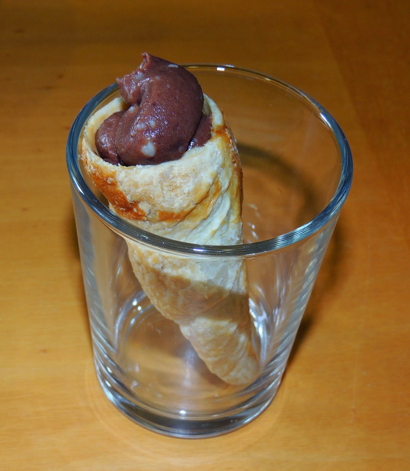 Cocinando en Altorreal: CUERNOS CON CREMA DE CHOCOLATE
