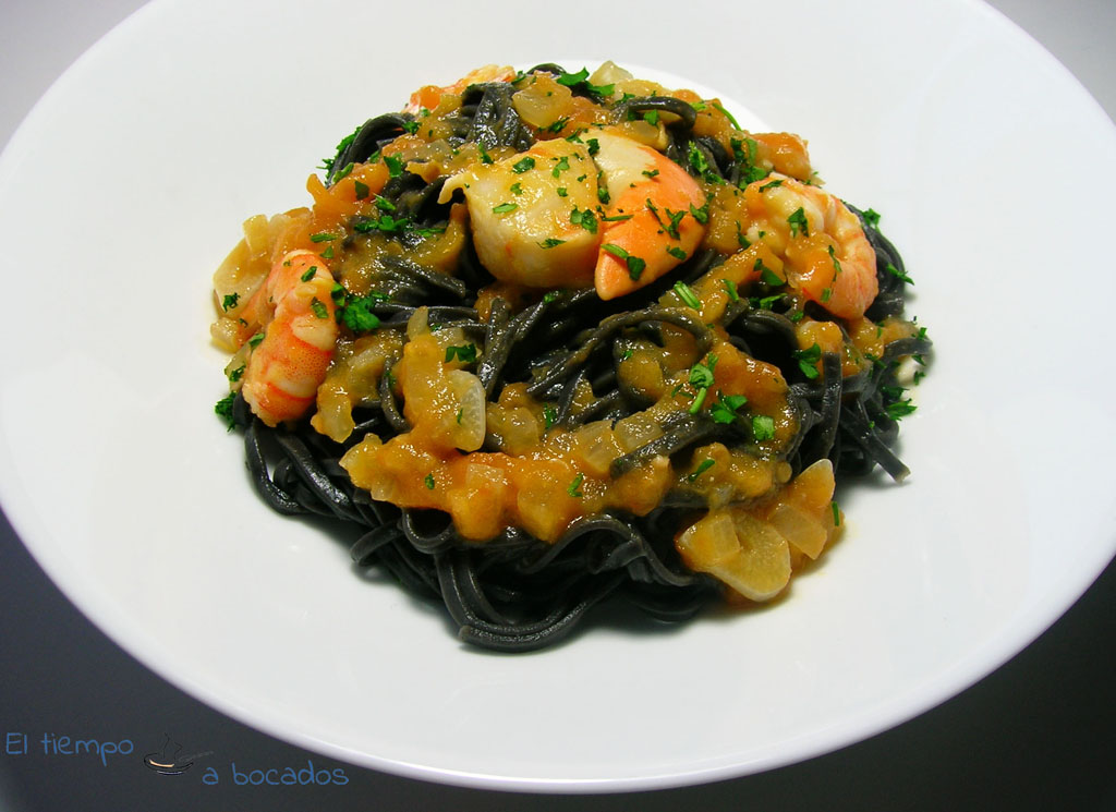 El tiempo a bocados: Tagliatelles al nero di sepia con vieiras