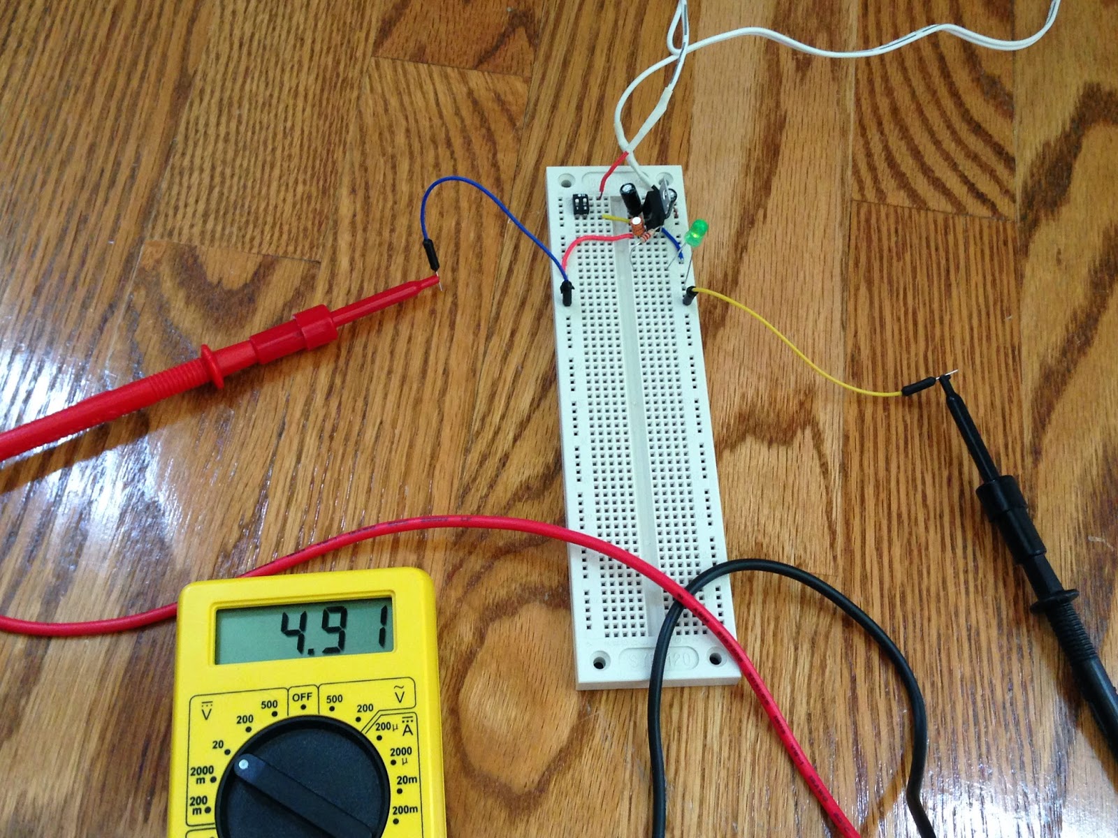 Hands On - Make: More Electronics: Experiment 0 (Preface): I Have The POWER!