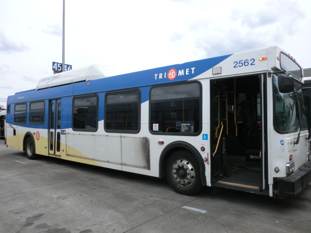 RANTINGS OF A FORMER TRIMET BUS DRIVER: Our only two hybrids being ...