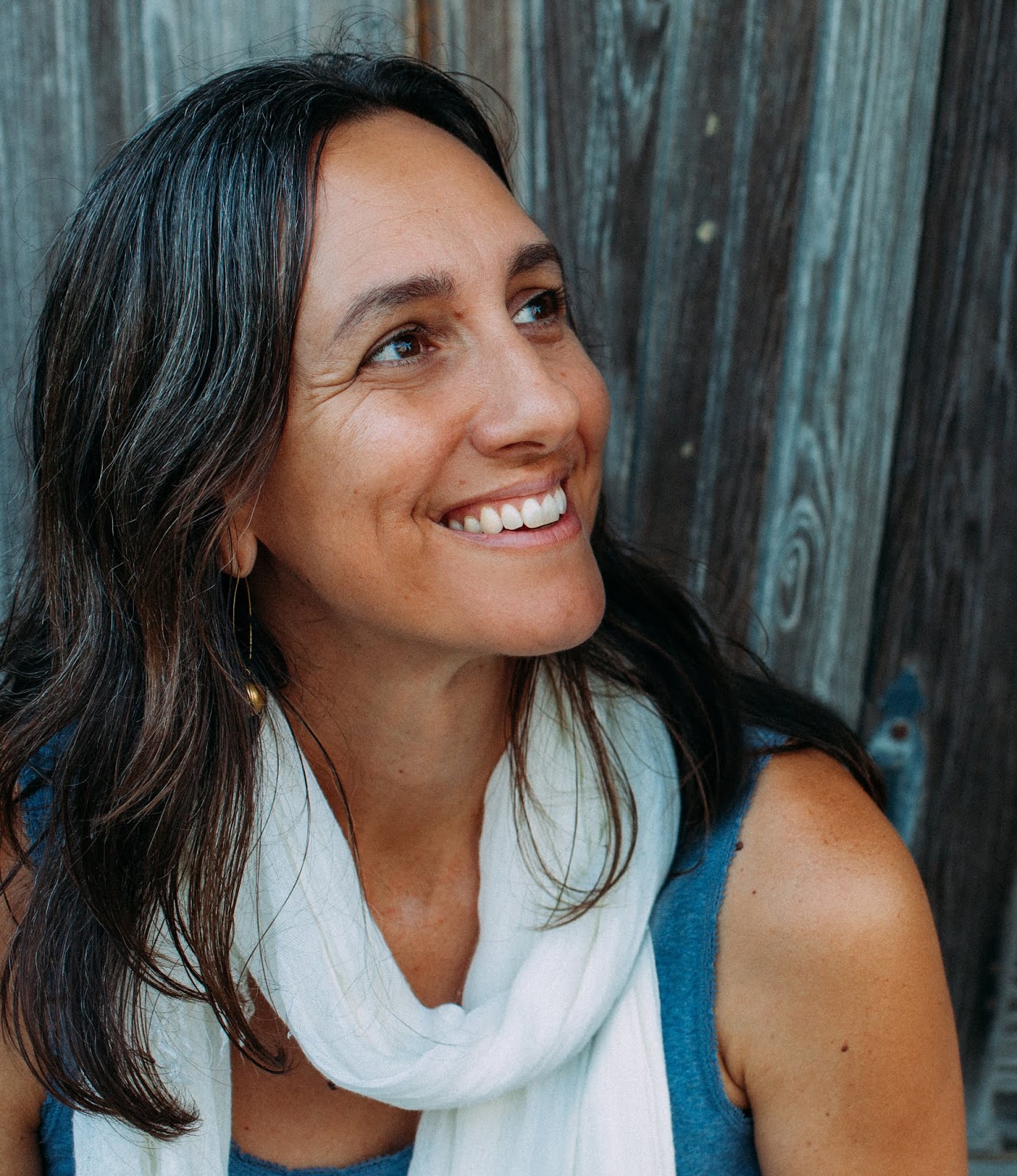 Chick Lit Central: The Elegant Elizabeth Bartasius...plus a book giveaway