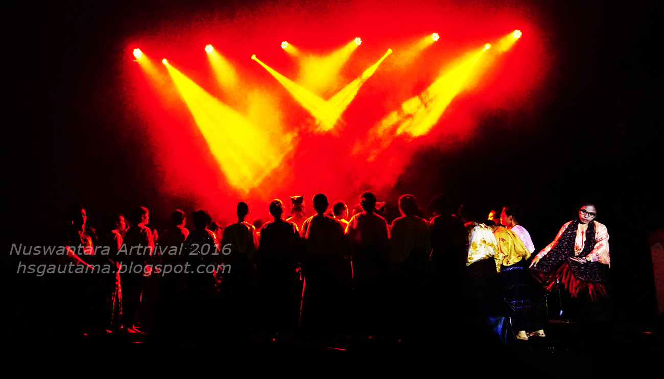 kolom hsgautama: Tari Gawi dari Flores yang menghentak bertenaga