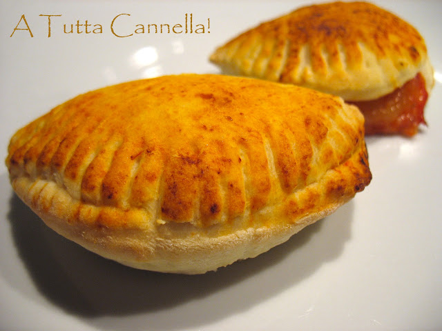 a tutta cannella!: Conchiglie di Ariel (o mini-calzoni al forno)