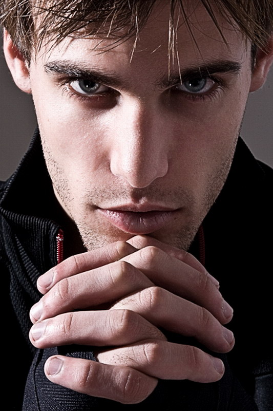 L'Homme du Jour: ALEX LAGO