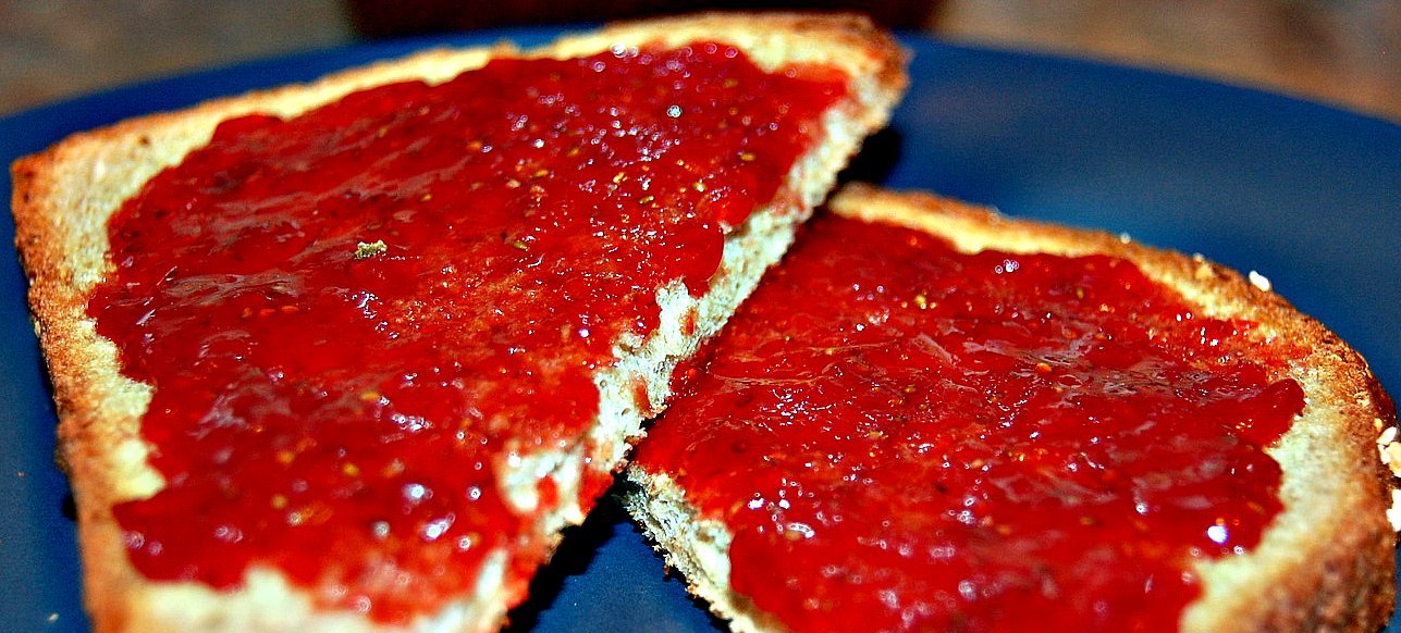 The Journey to Become a Foodie: Old-Fashioned Strawberry Jam Recipe