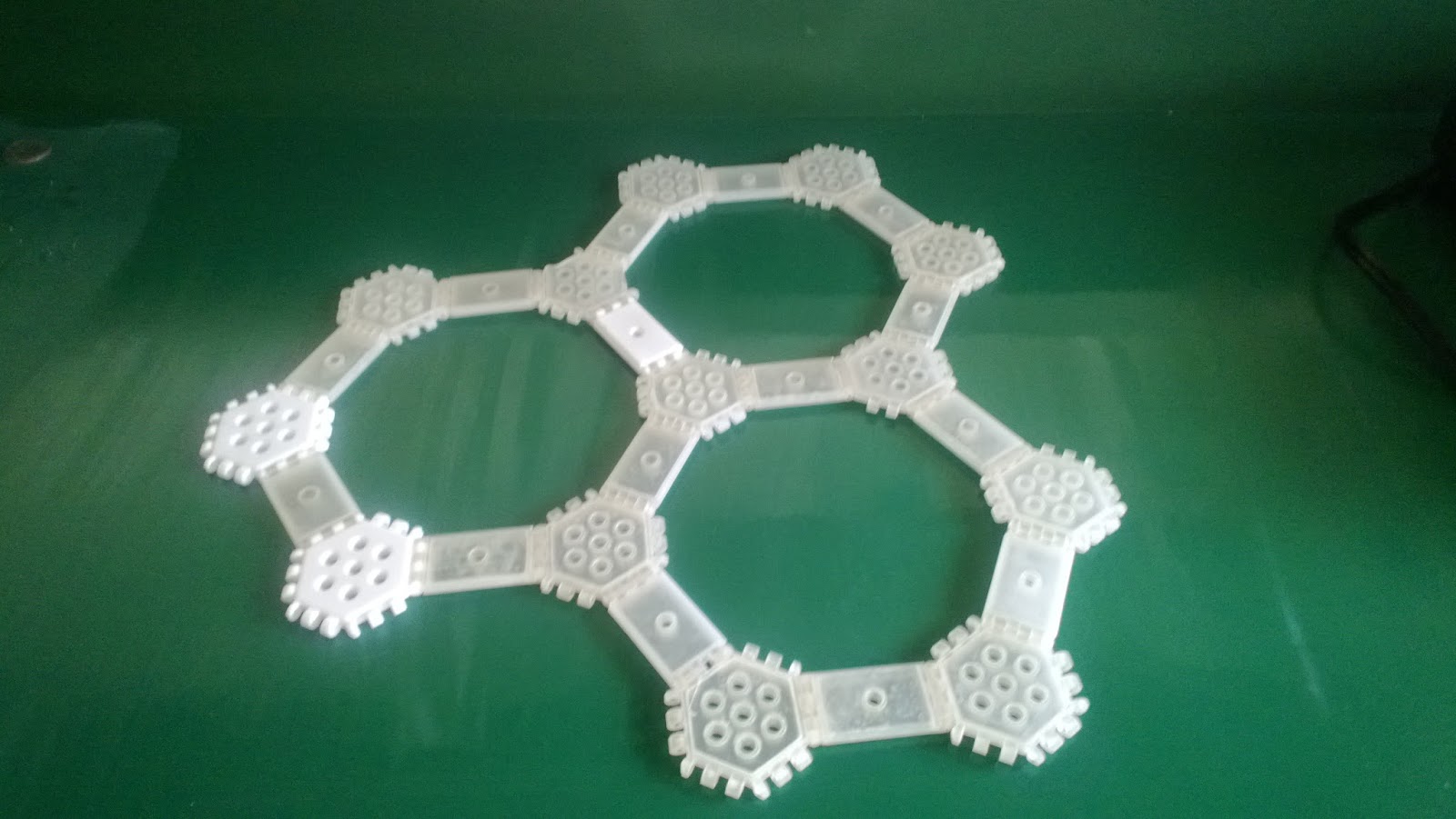 Hexaflex Applications: The Hexaflex Toy