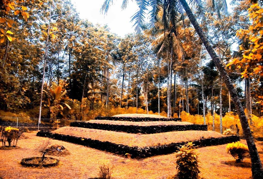 Taman Purbakala Pugung Raharjo ~ IDEOLICIOUS
