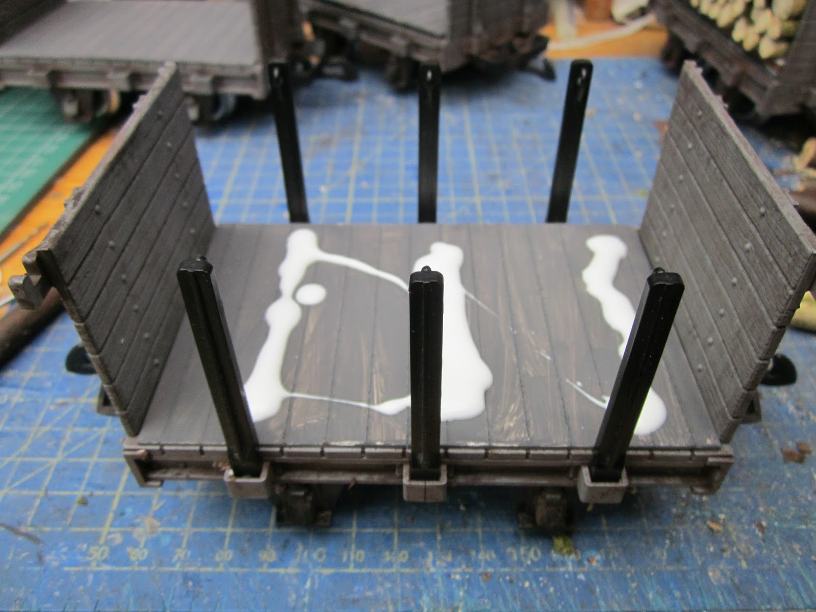 Peckforton Light Railway: How I weathered some LGB Feldbahn timber ...