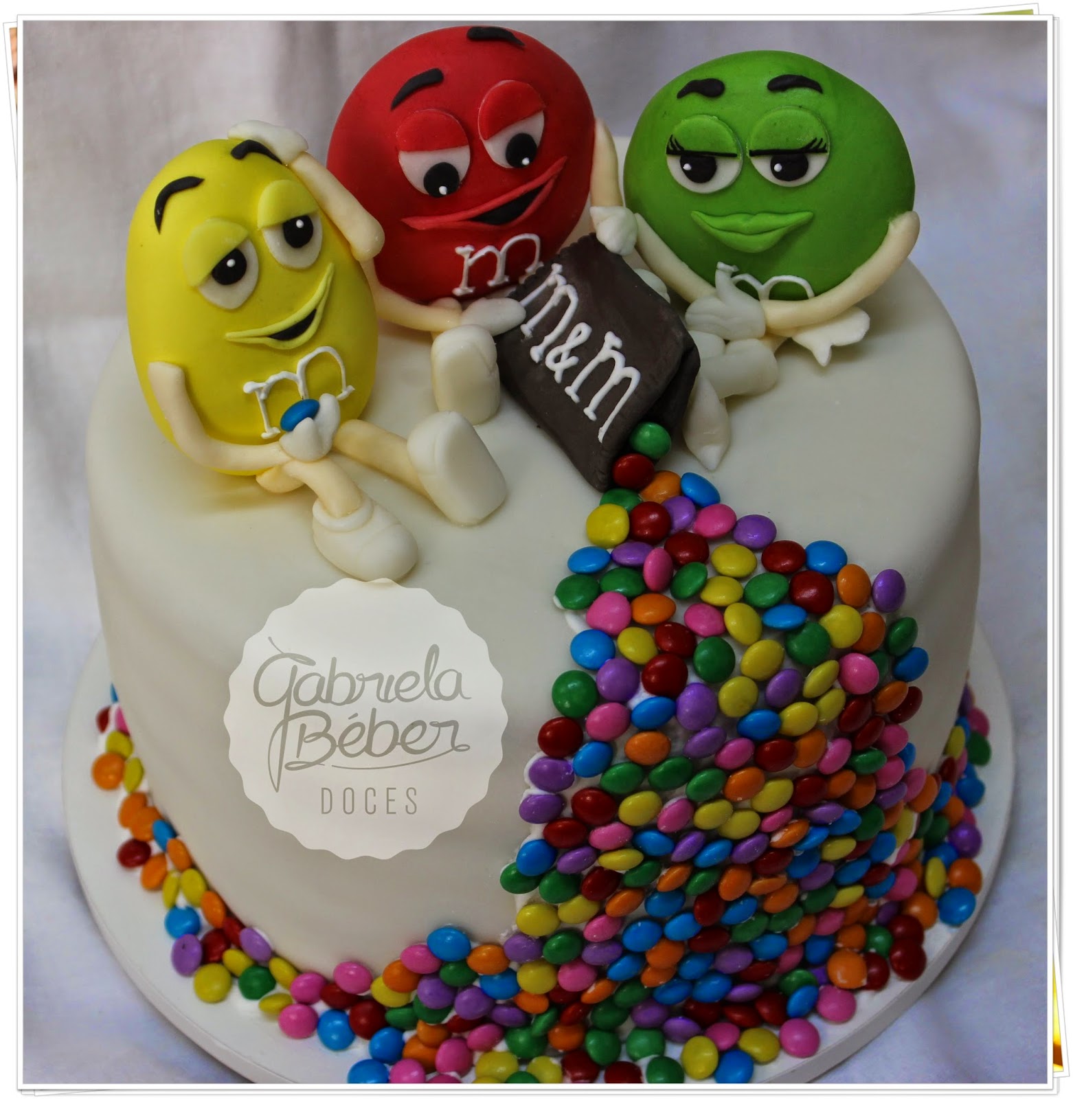 Gabriela Beber - Bolos e Doces Personalizados: Bolo m & m