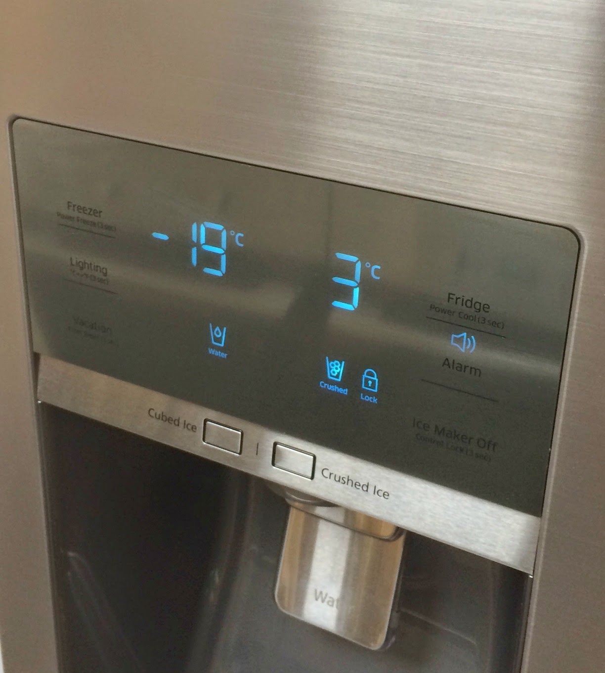 Me and my shadow: Samsung Showcase RH57H90507F Fridge Freezer Review