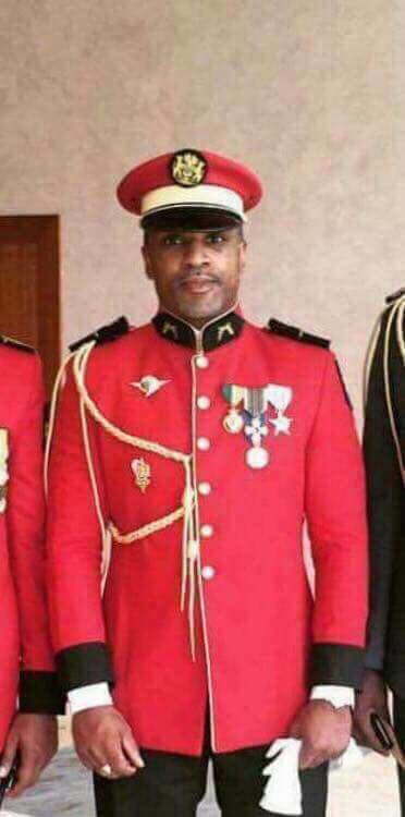 ARM WRESTLING BETWEEN BRICE LACCRUCHE-ALIHANGA AND FREDERIC BONGO. BRAS ...