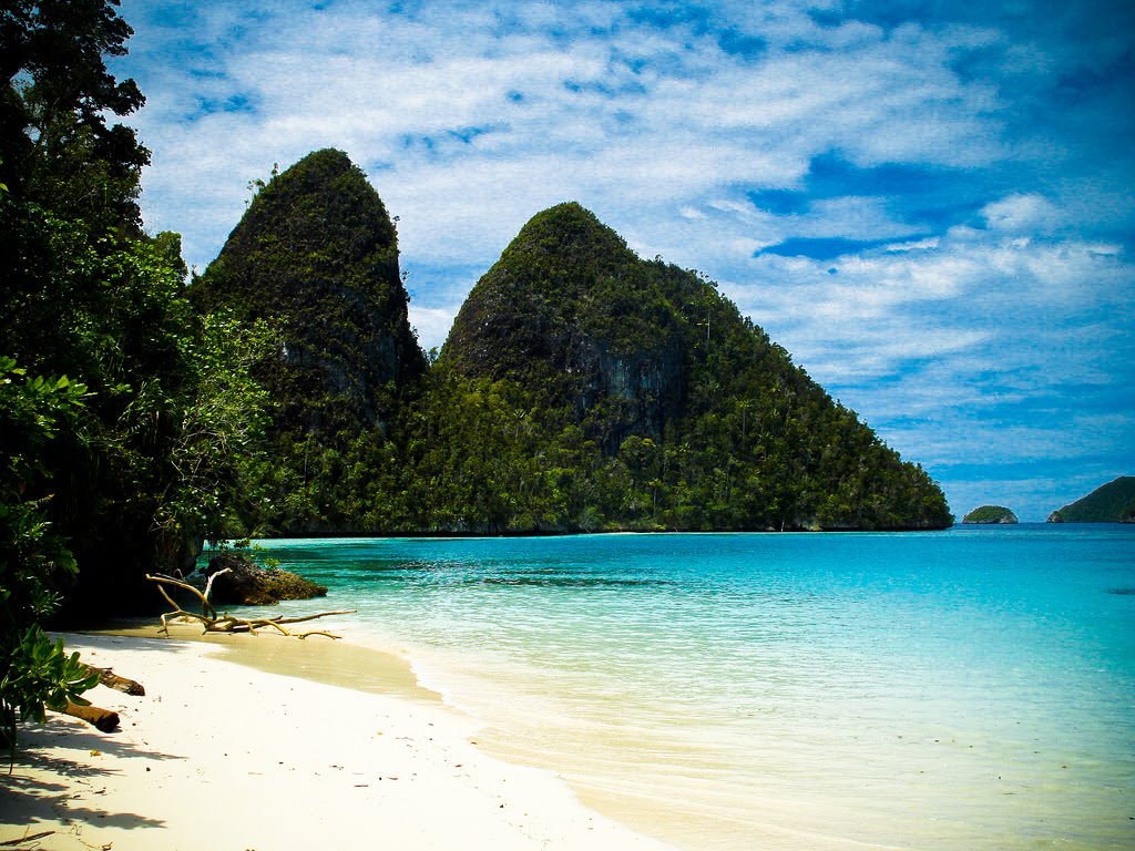 KUMPULAN FOTO FOTO: Foto-Foto Pemandangan Pantai Raja Ampat