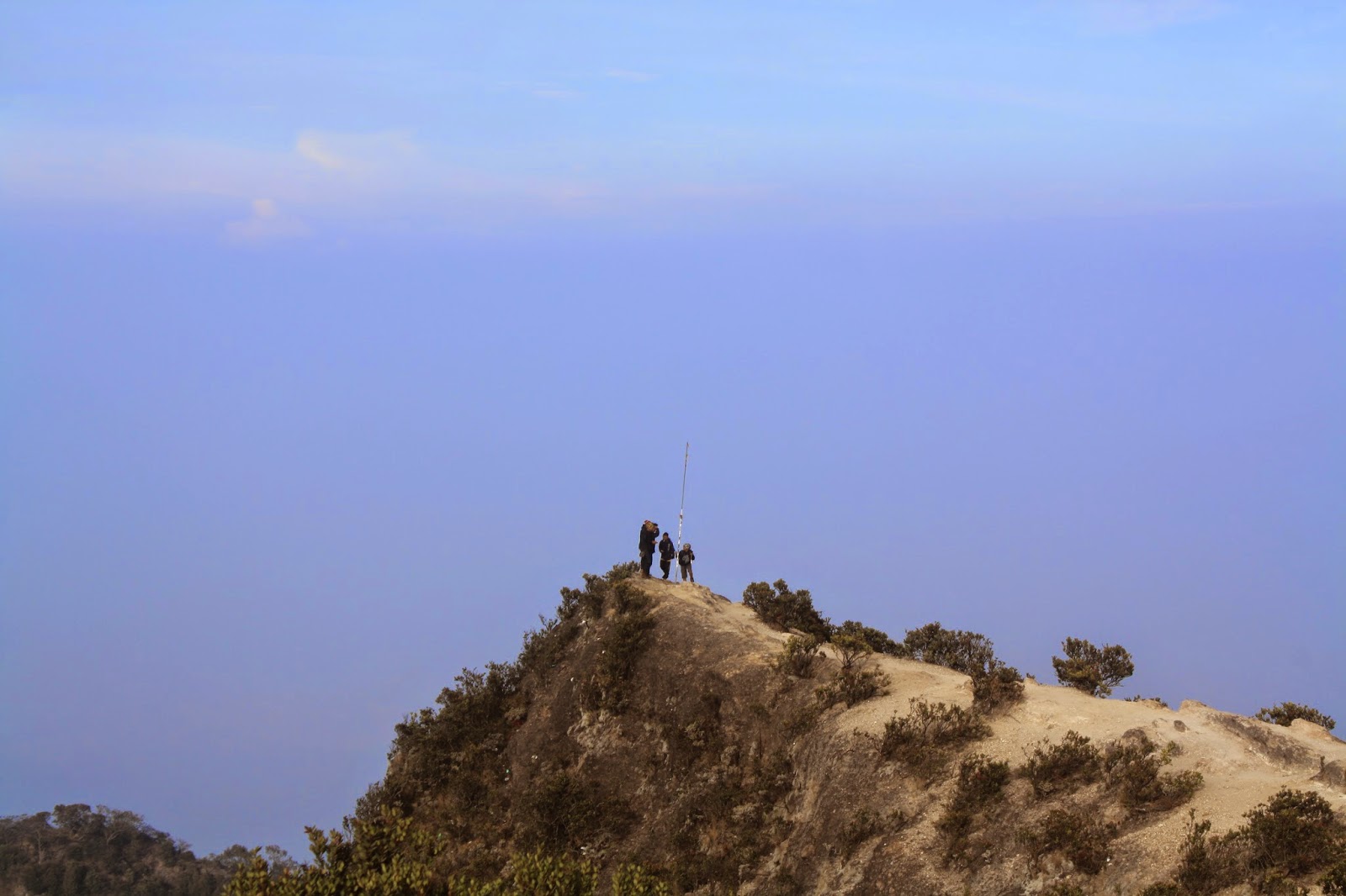 Gunung Lawu: Menyembuhkan Hati di Ketinggian 3265 mdpl - MTMA INHU