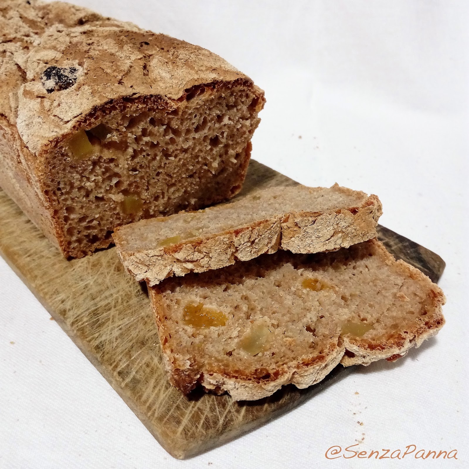SenzaPanna: Pane di segale con canditi. La ricetta del lunedì.