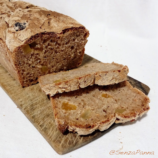 SenzaPanna: Pane di segale con canditi. La ricetta del lunedì.