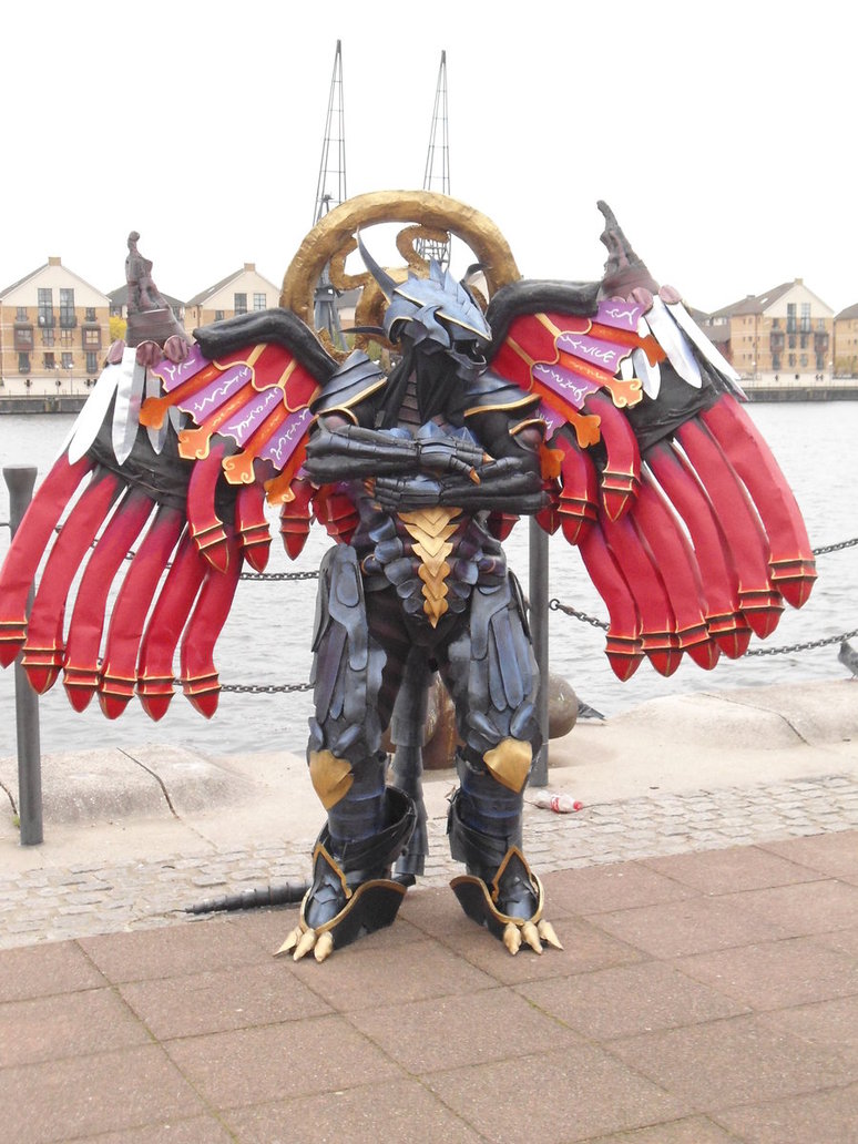 Final Fantasy Cosplay: Unbelievable Final Fantasy X Bahamut Cosplay