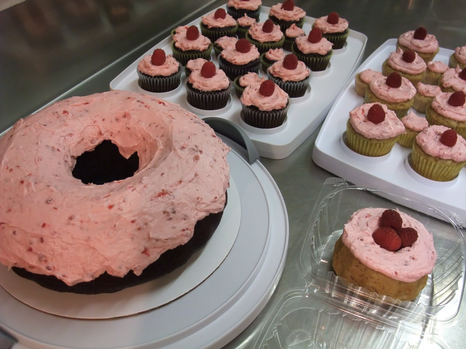 VenerableBean: special order - Birthday Party Cakes