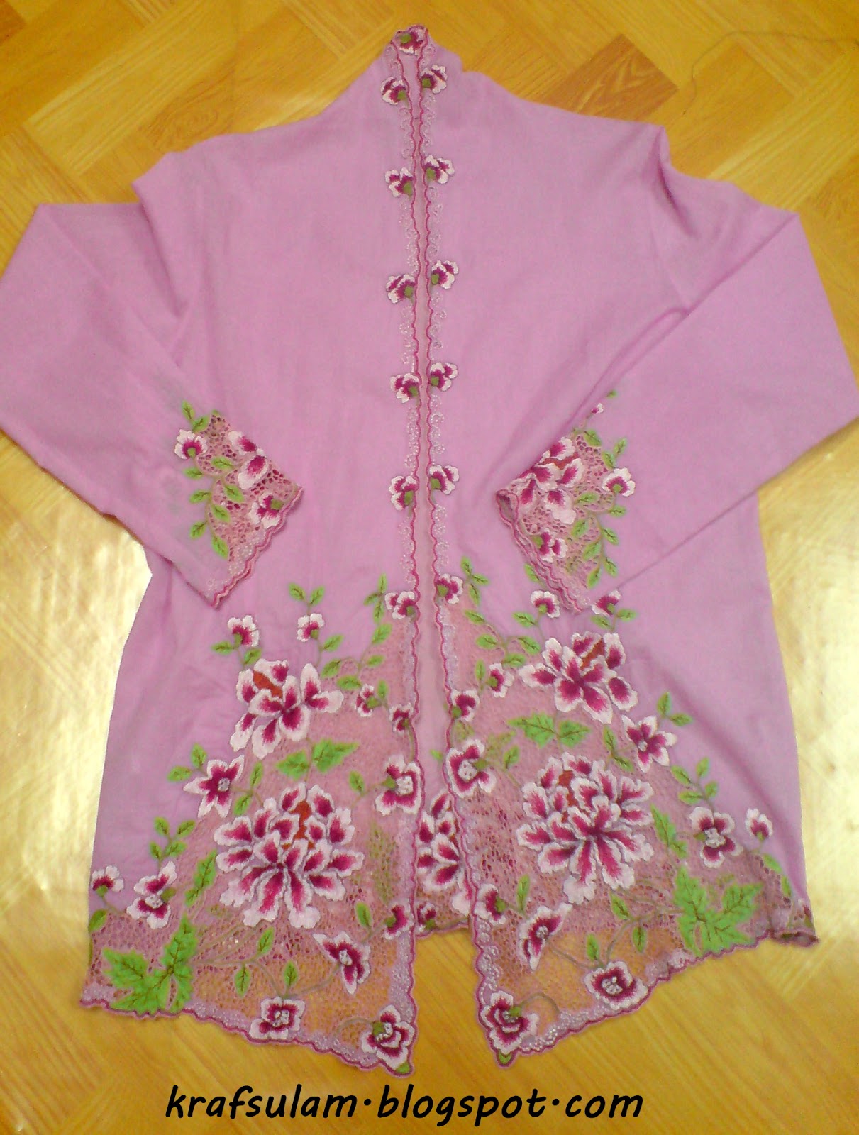 Kraftangan, Sulaman, Bantal: Sulaman