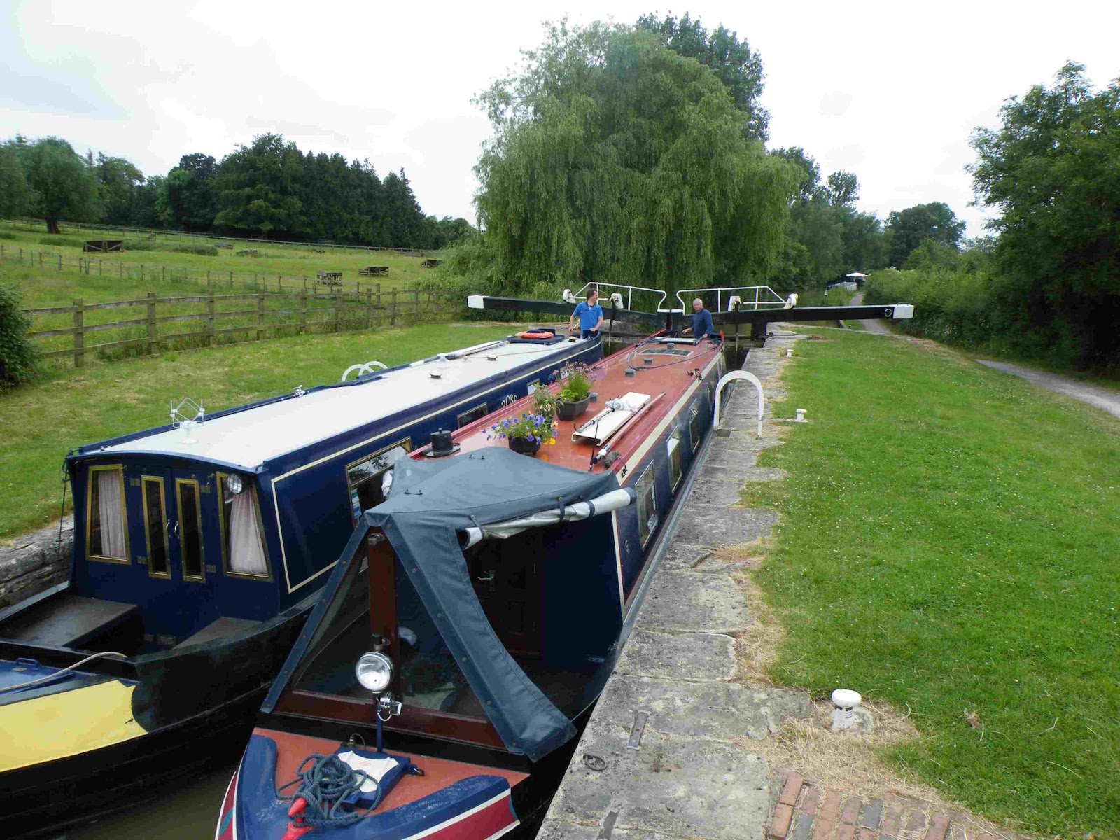 Travelling the Canals of England: Back to Devizes, heading East this time