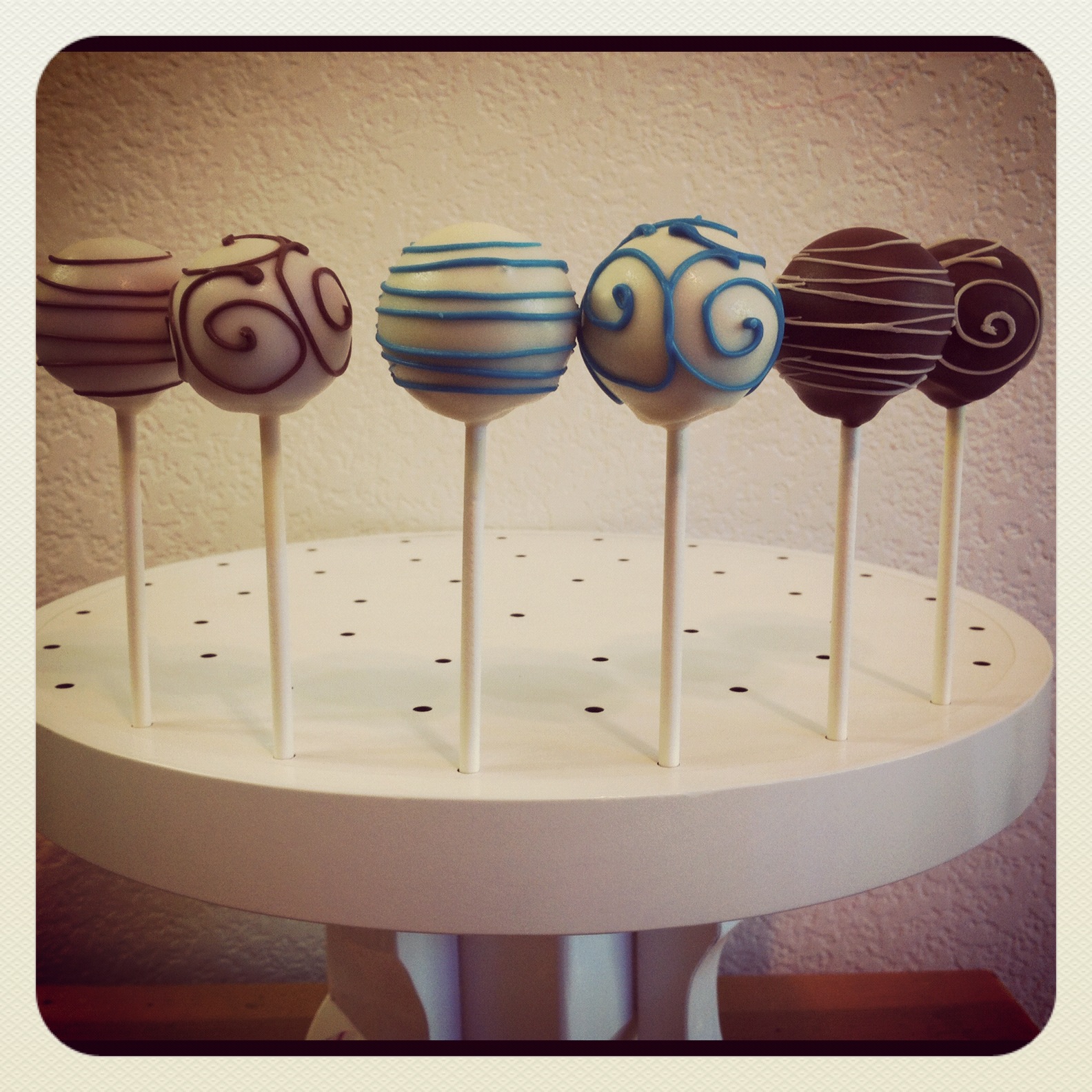 vypassetti cake pops: Swirl & Drizzle