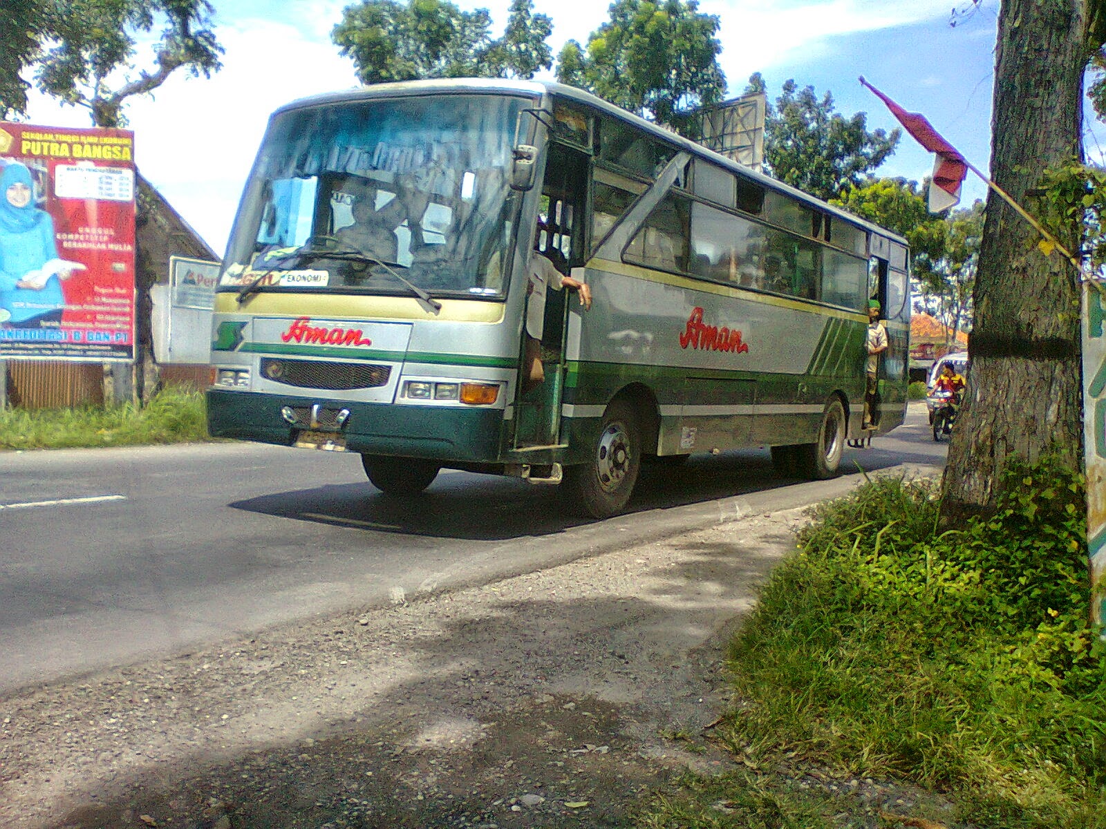 Kumpulan Foto Bus Bumel AKDP dan AKAP Yang Melintas Kebumen