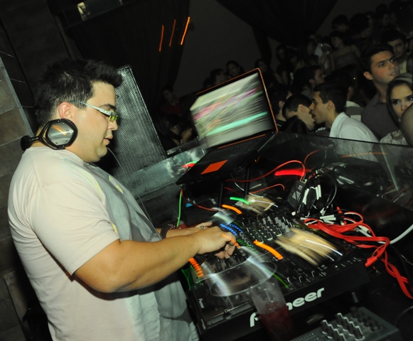 REVISTA ESTREIA : GOIÂNIA: ANDRÉ MARQUES AGITA SEDNA LOUNGE NESTE ...