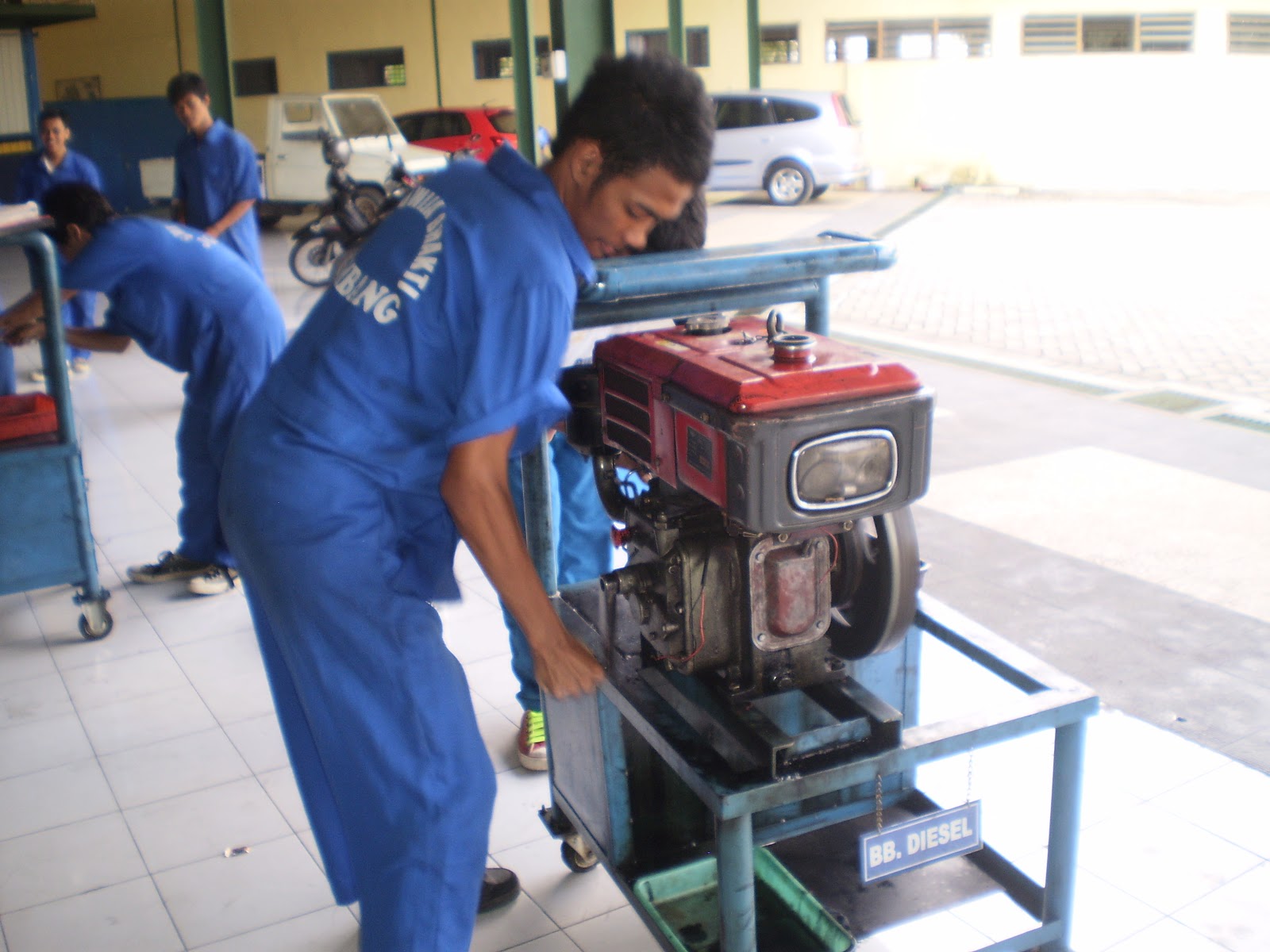 BENGKEL OTOMOTIF SMK DWIJA BHAKTI 2 JOMBANG: Oktober 2012