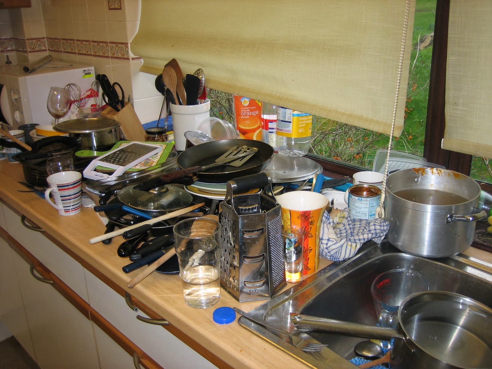 'Agents Diary': Glad Tidings We Bring - Monday