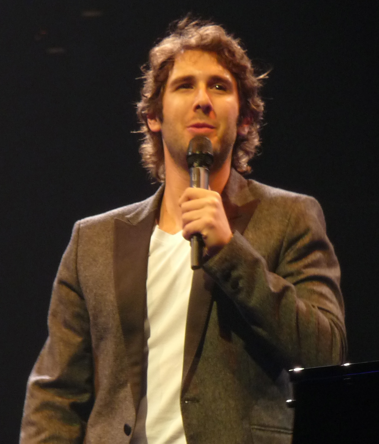 Ramblings of a Travel Bug: I met Josh Groban, and thus, life became ...