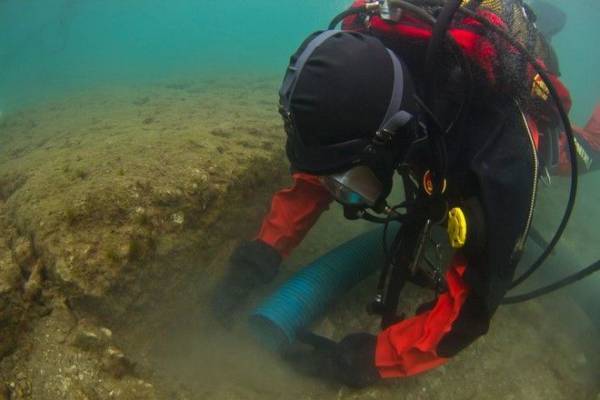 Απο το Μικρολιμανο ξεκινησαν τα πλοια για τη ναυμαχια της Σαλαμινας ...