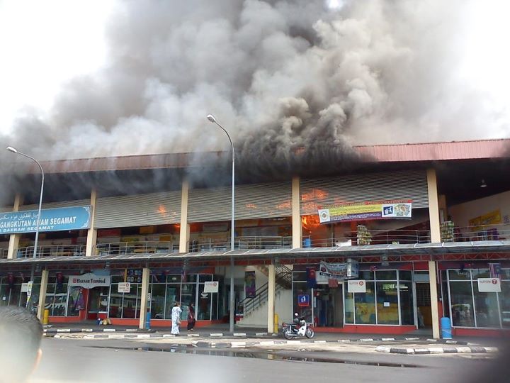 Ayunie Aris: Terminal Bas Segamat Terbakar