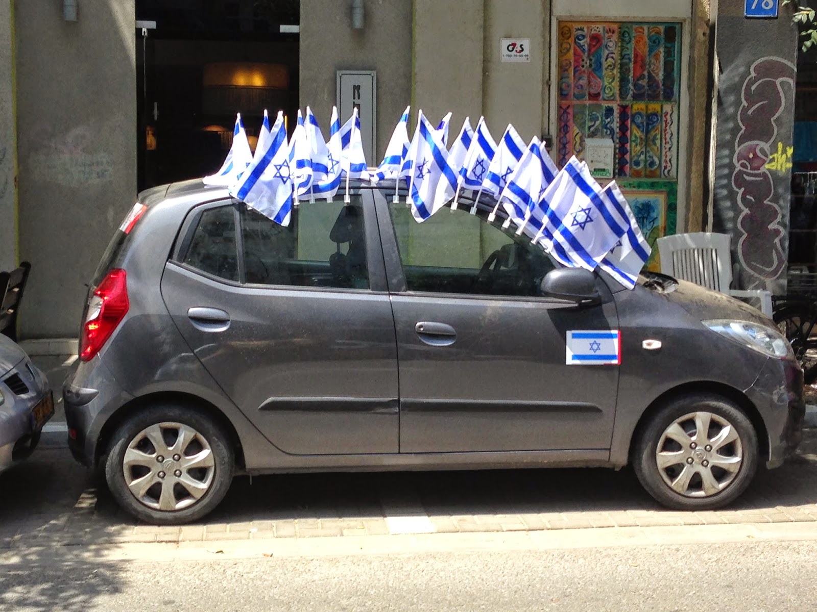 Life in Israel: 23,320 flags