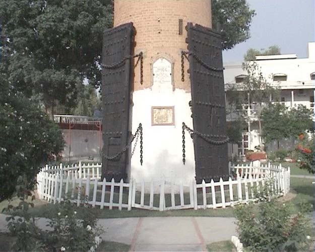 SHABQADAR fort chained gates