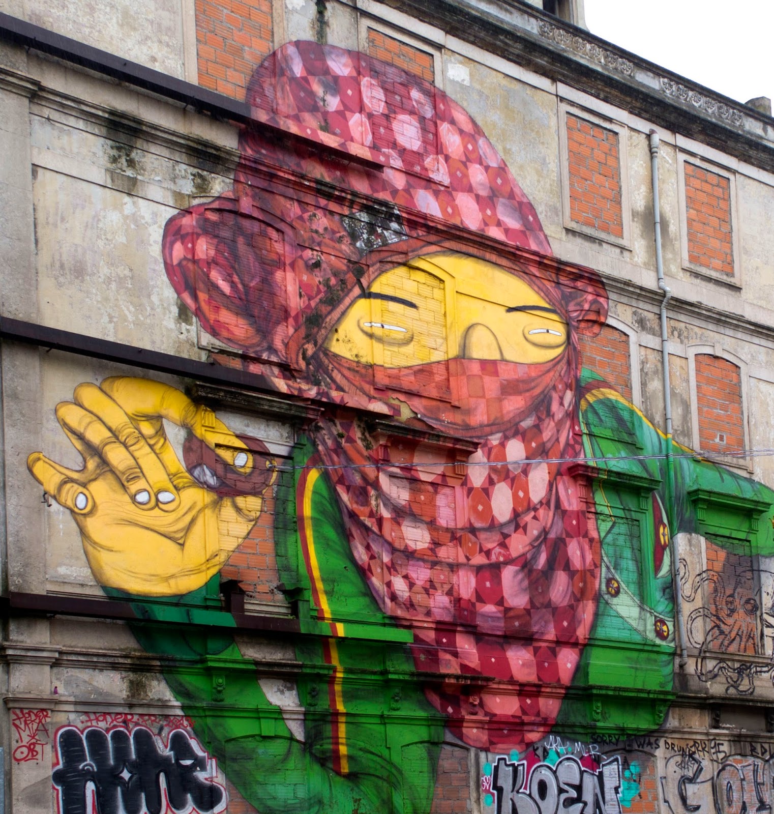 Graffitis, arte urbano: Graffitis en Lisboa, Portugal.