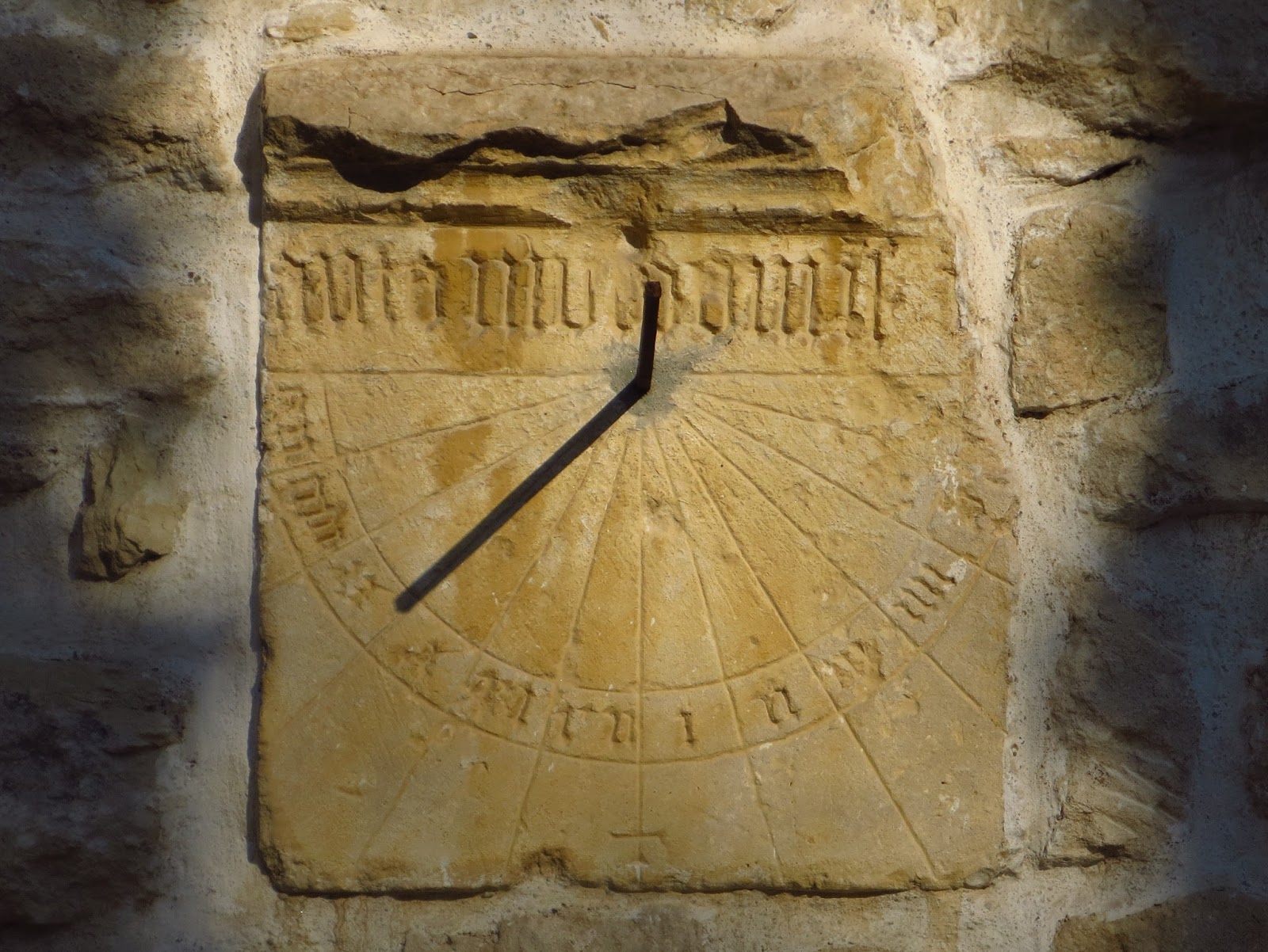 Cercul de stele: Ceasul solar de la Calvaria