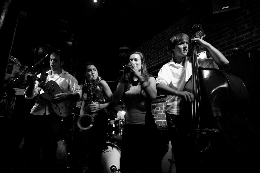 LE TEMPS QUI FUIT/2 (Numérique): Laura Doyon jazz trio (Pub St ...