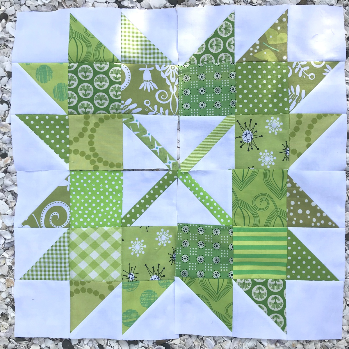 One Wee Bird: Maple Leaf Block - Classic and Vintage Series