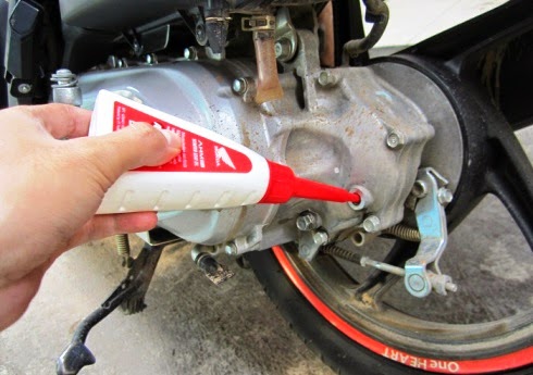 Yuk! Ganti Oli gearbox honda matic anda - Batam Klik